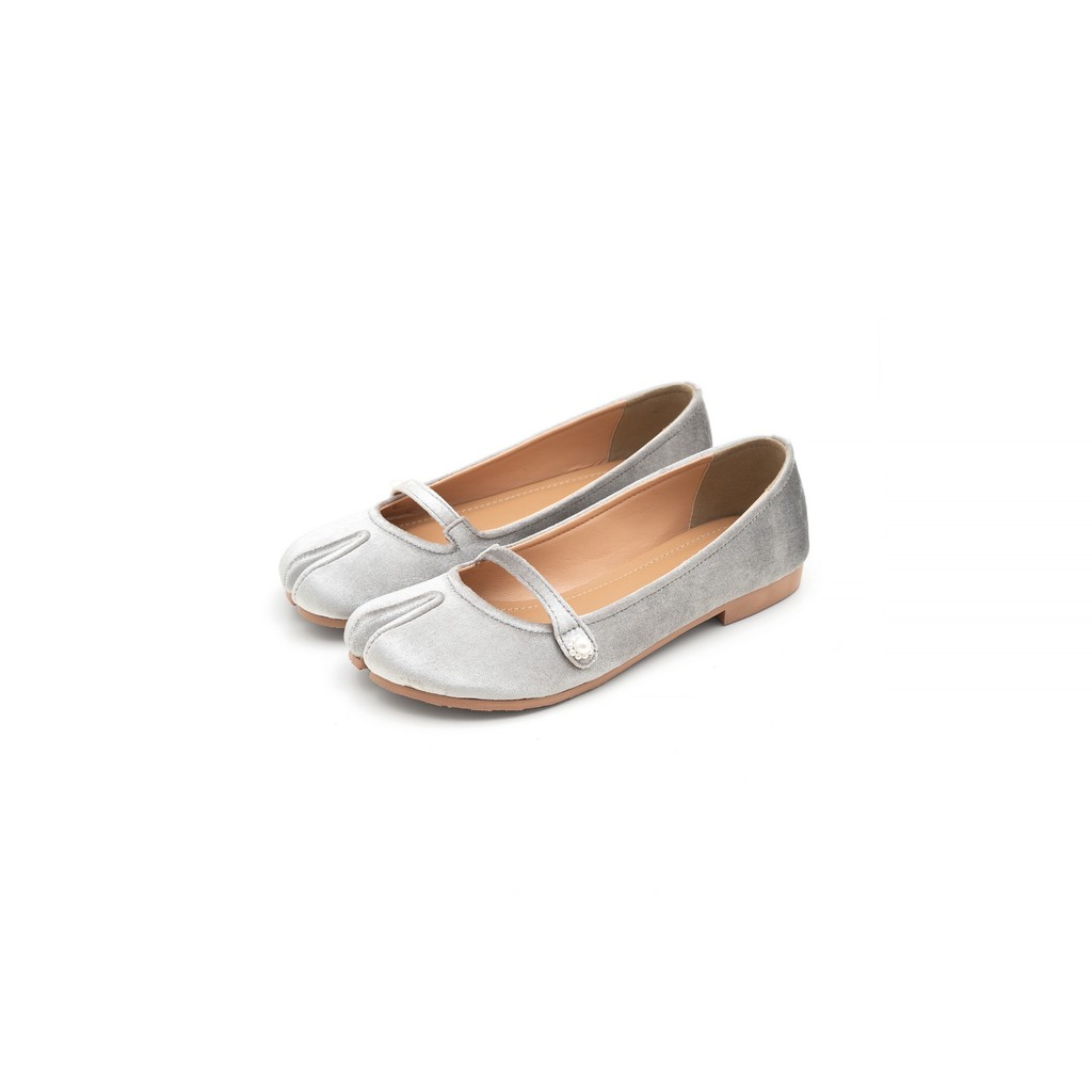 Jual CAJSA | SORA VELVET SILVER - TABI FLATS | Shopee Indonesia