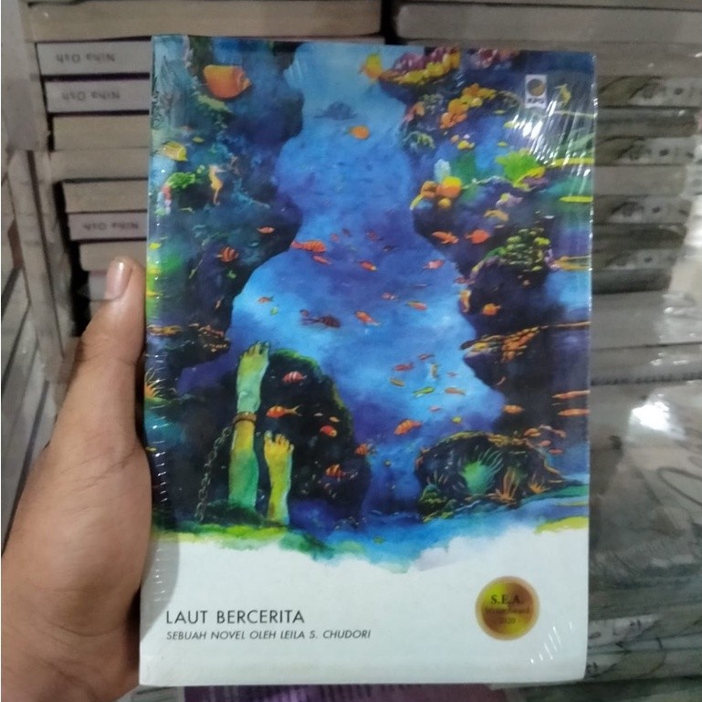 Jual Buku Novel Laut Bercerita by Leila s chudori / SARJANA BUKU | Shopee Indonesia