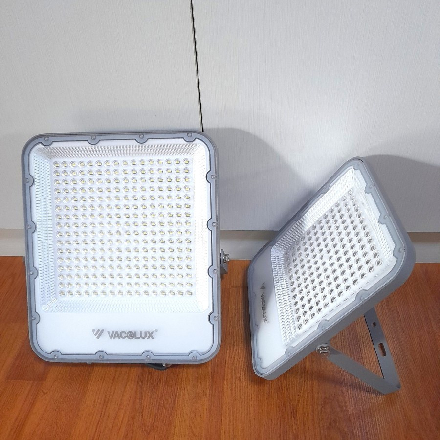 Jual LAMPU SOROT 100 W & 200 W LED VACOLUX | Shopee Indonesia