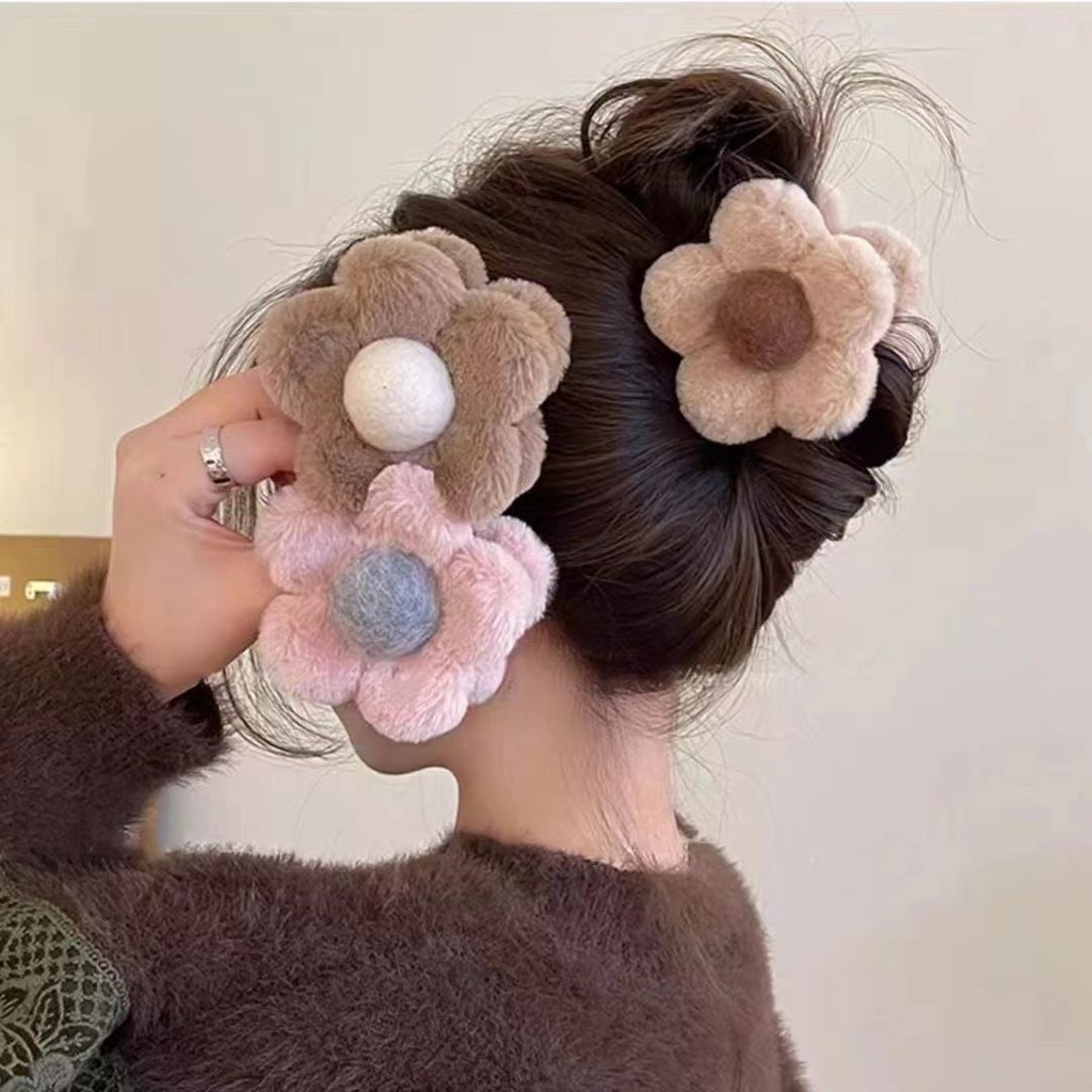 Jual Jepit Rambut Bulu Halus Aksesoris Jedai Klip Cakar Big Flower Pom ...