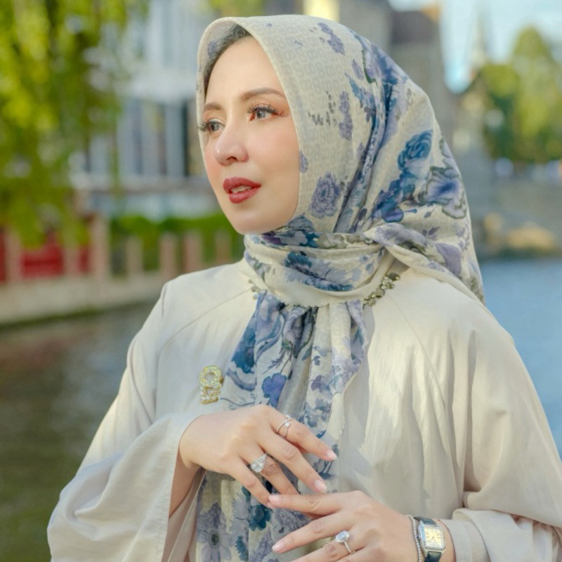 Jual PRODUK BUTTONSCARVES BLUME SERIES SARAH SOFYAN 100 % ORIGINAL ...