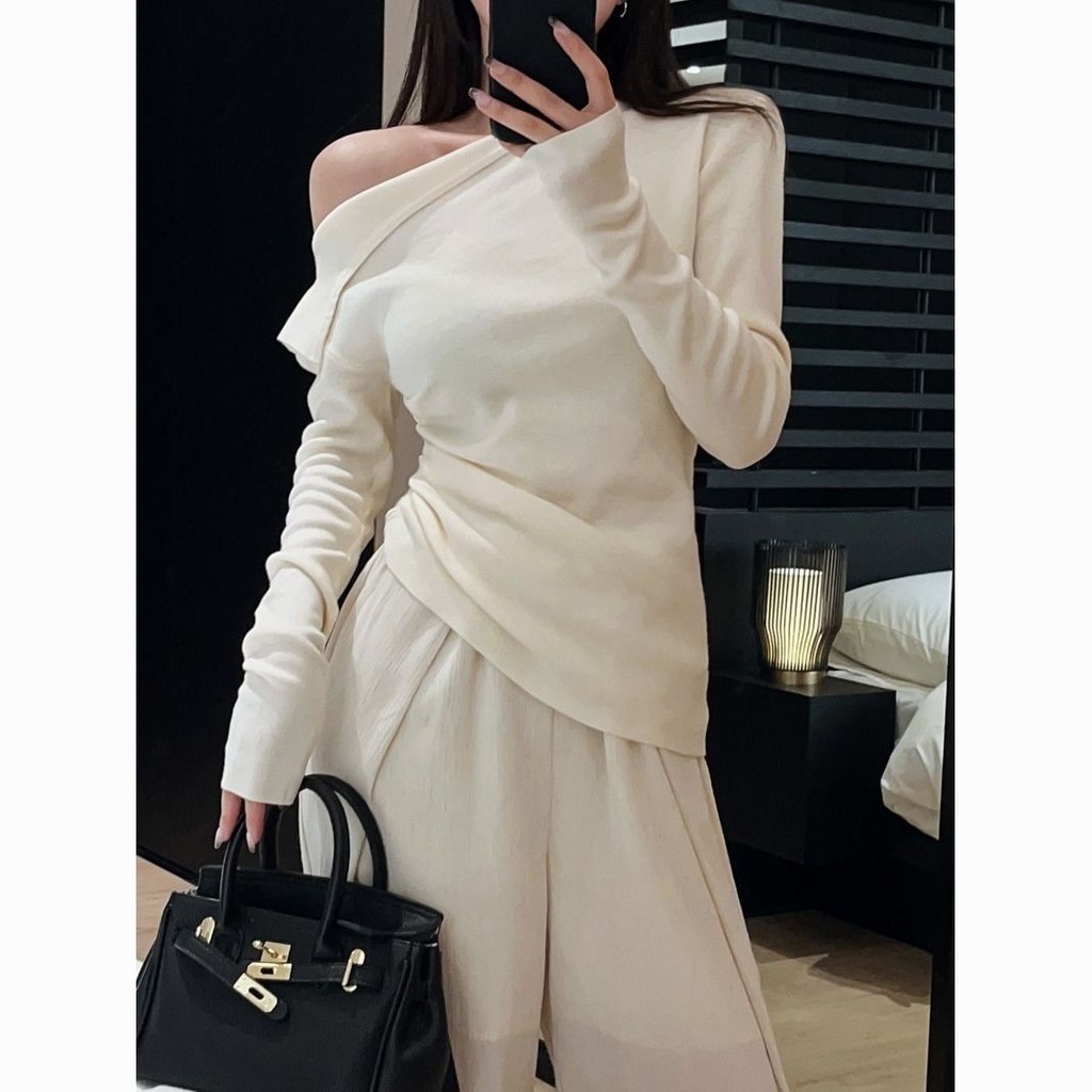 Jual Sweater rajutan berleher miring selera desain khusus wanita ...