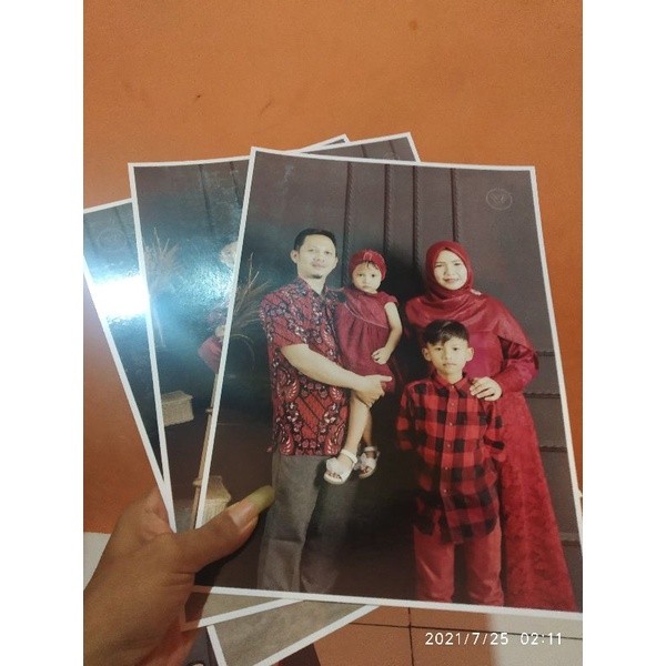 Jual Cetak foto ukuran 8R/10R Tanpa Bingkai By SindikatStiker | Shopee ...