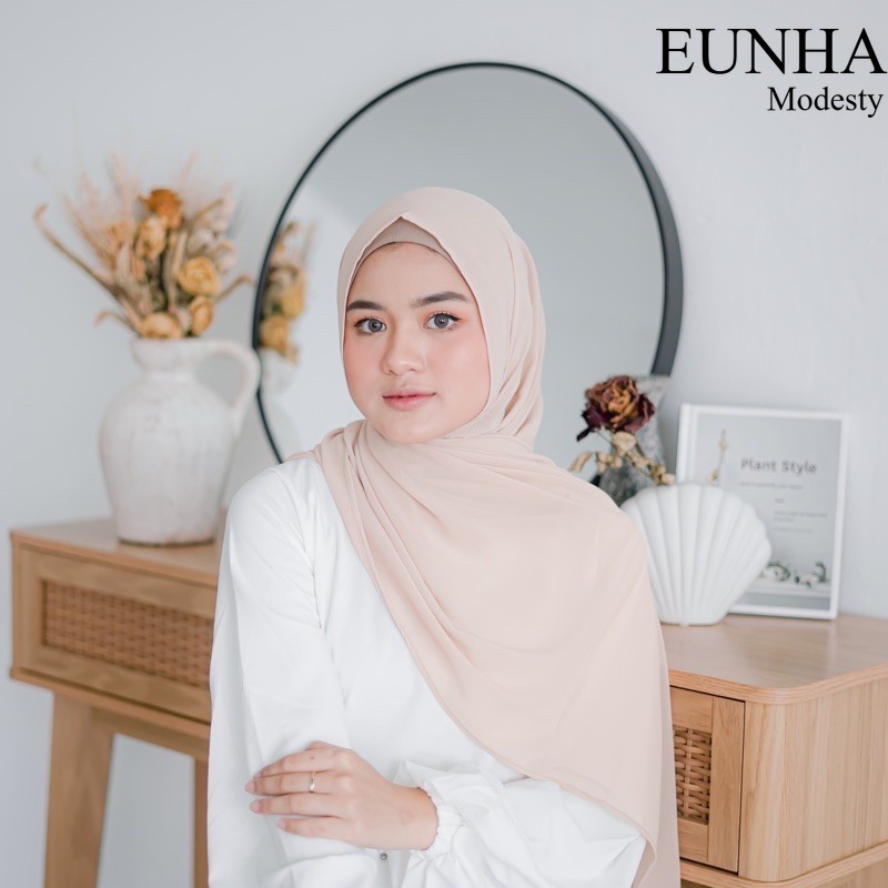 Jual Hijab Pashmina Ceruty Baby Doll Premium Pasmina Turkish Shawl Warna Cream | Shopee Indonesia