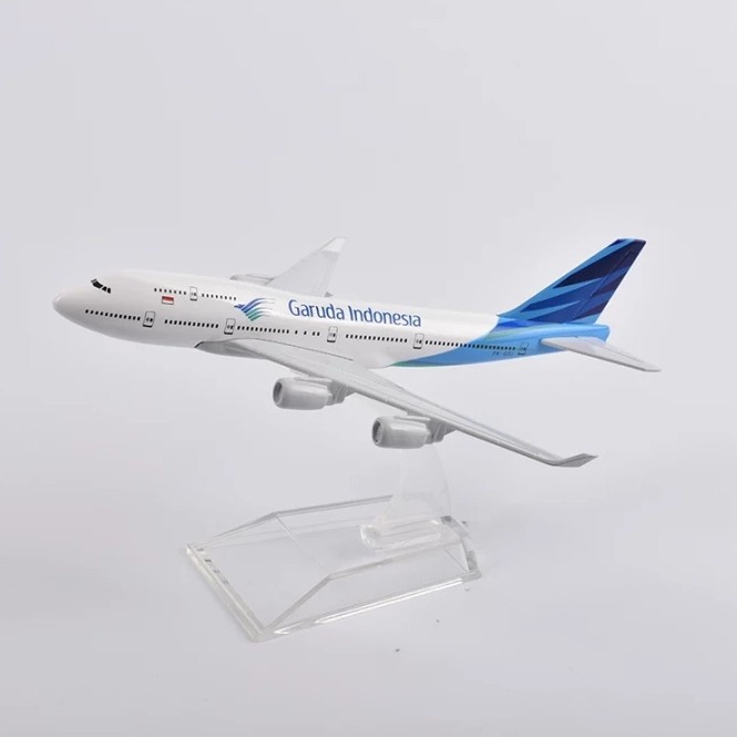 Jual Pesawat Terbang Garuda Indonesia Besi | Shopee Indonesia