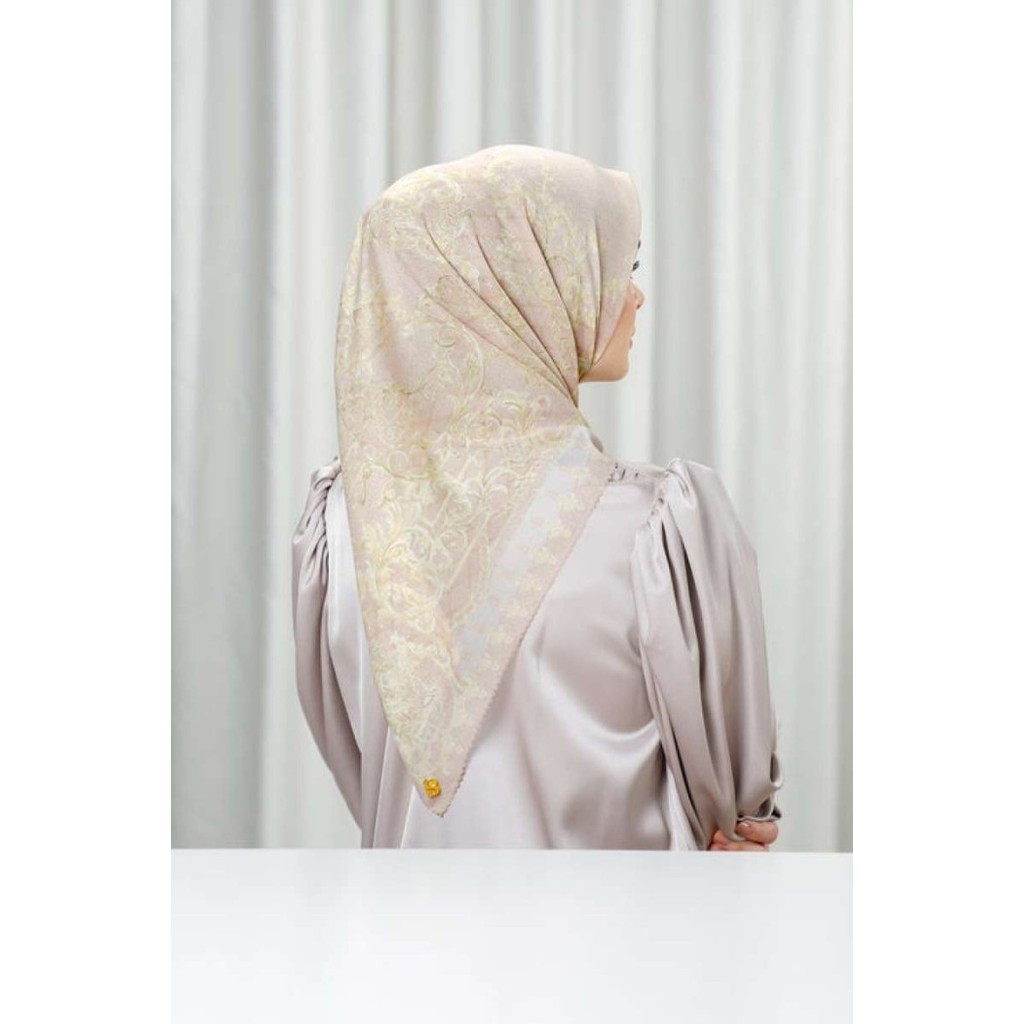 Jual BUTTONSCARVES ORIGINAL STORE 100% - The Crown Square | Shopee ...