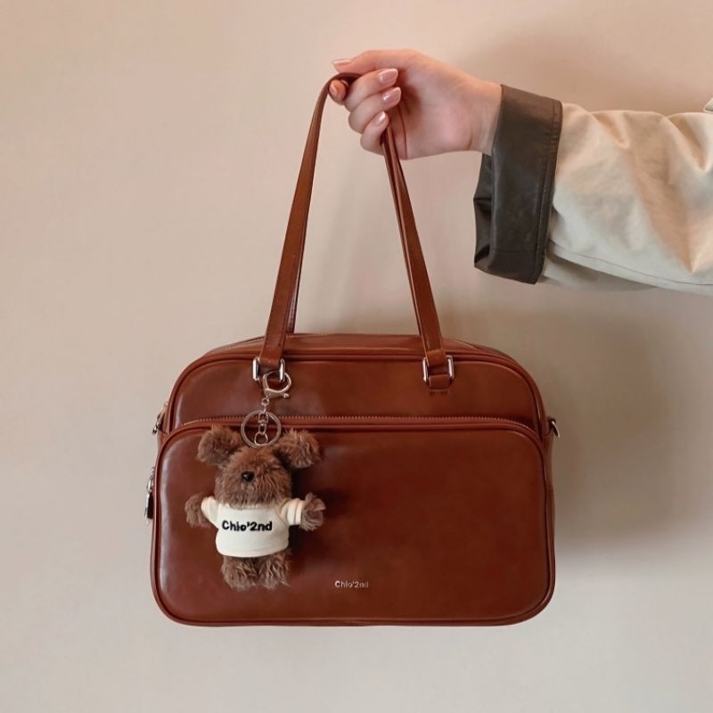 Jual CHIO 2ND DOUBLE HANDLE SHOULDER BAG WITH CHOCO THE WANDERER CHARM ...