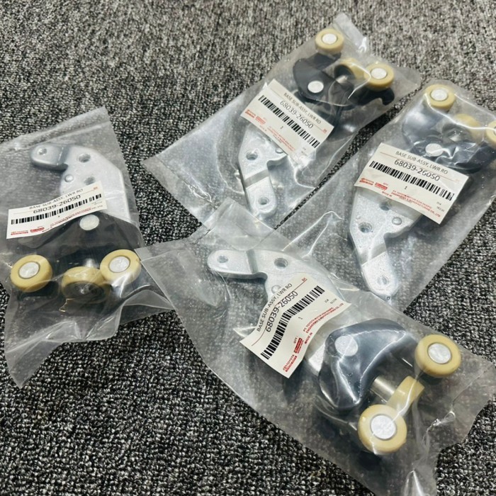 Jual Roller assy slide door lower lh toyota hiace 68039-26050 | Shopee Indonesia