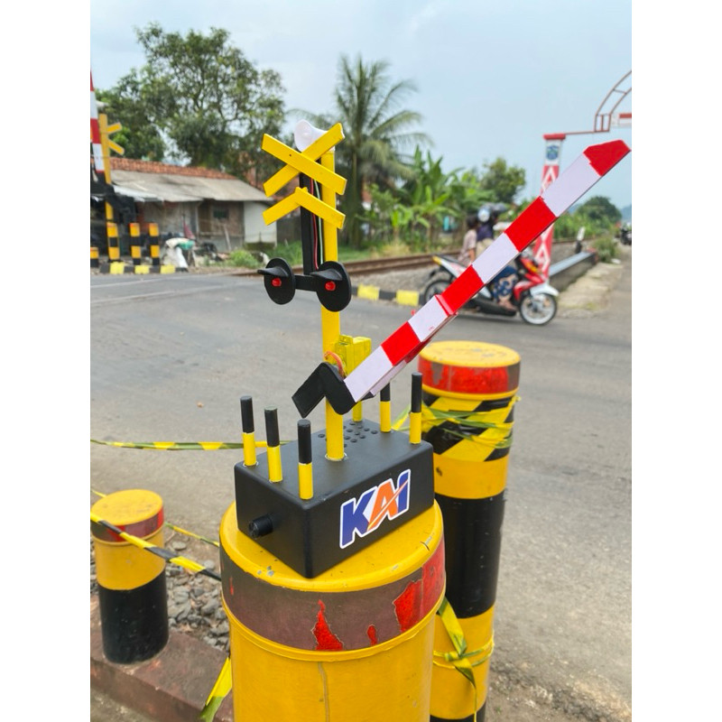 Jual MAINAN MINIATUR PALANG PINTU KERETA API OTOMATIS MODE CHARGER ...