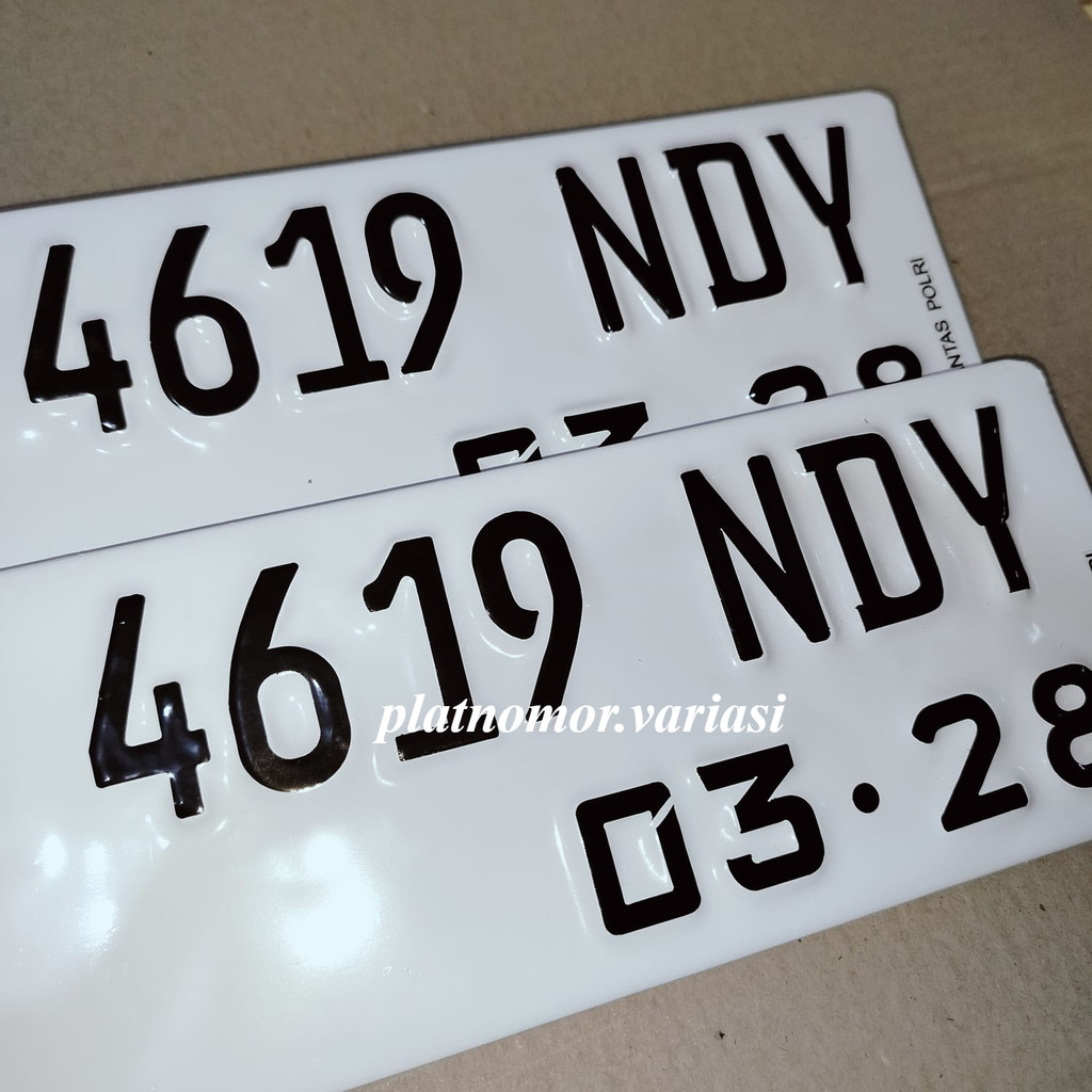 Jual BUAT BARU PLAT NOMOR MOTOR LIPAT PUTIH SUDAH ADA DUDUKAN BAUT ...