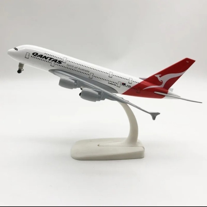 Jual miniatur diecast pesawat Qantas Airbus 380 panjang 20 cm ada roda ...