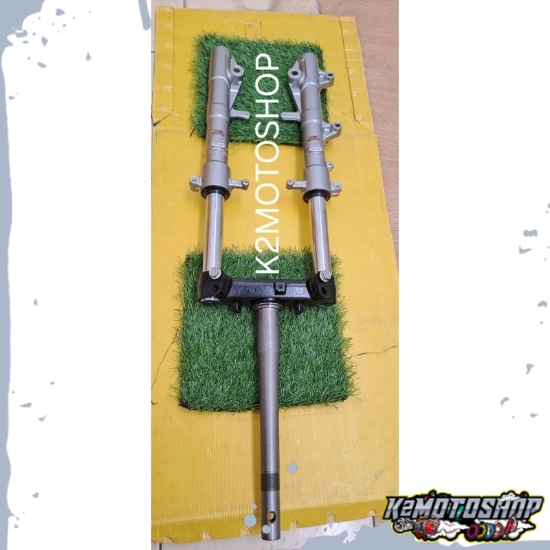 Jual Shock depan Shockbreaker depan HONDA ADV 150/160 original showa ...