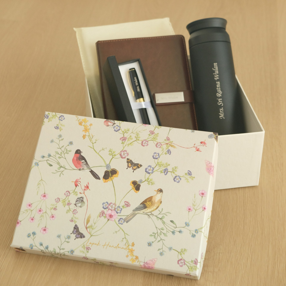 Jual Giftsential Essential Executive Gift Set - Premium Hampers Custom ...