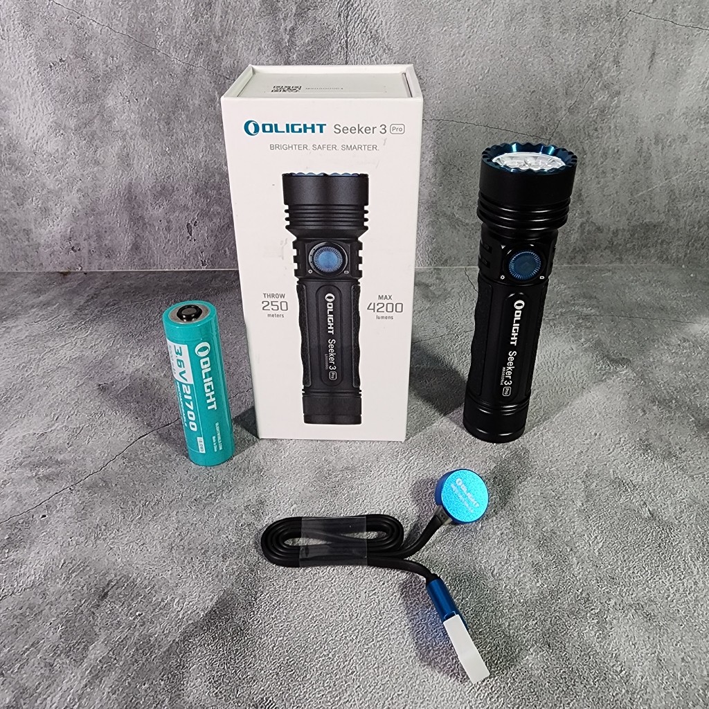 Jual OLIGHT Seeker 3 Pro Black Flashlight Senter LED Rechargeable 4200 ...