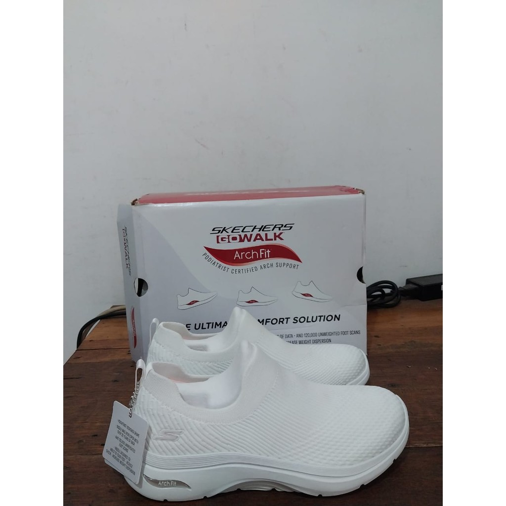 Jual ORIGINAL SALE 70% SEPATU GO WALK ARCH FIT 125300 WHT WHITE WOMEN ...
