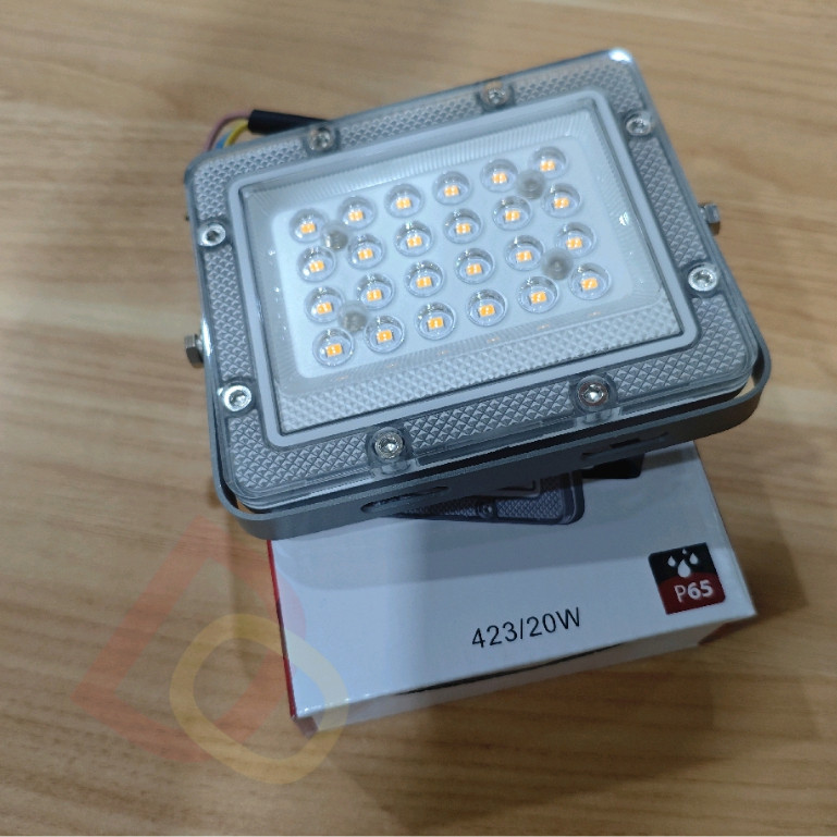 Jual Lampu sorot 20w fantas 423 20w led flood light 20w outdoor new model Fantas led | Shopee ...