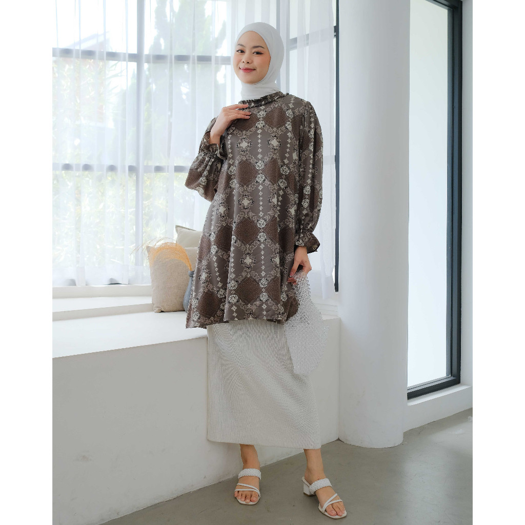 Jual Mayoutfit Mozzy Tunic | Tunik Muslim Kerah Frill Motif Silk Print ...