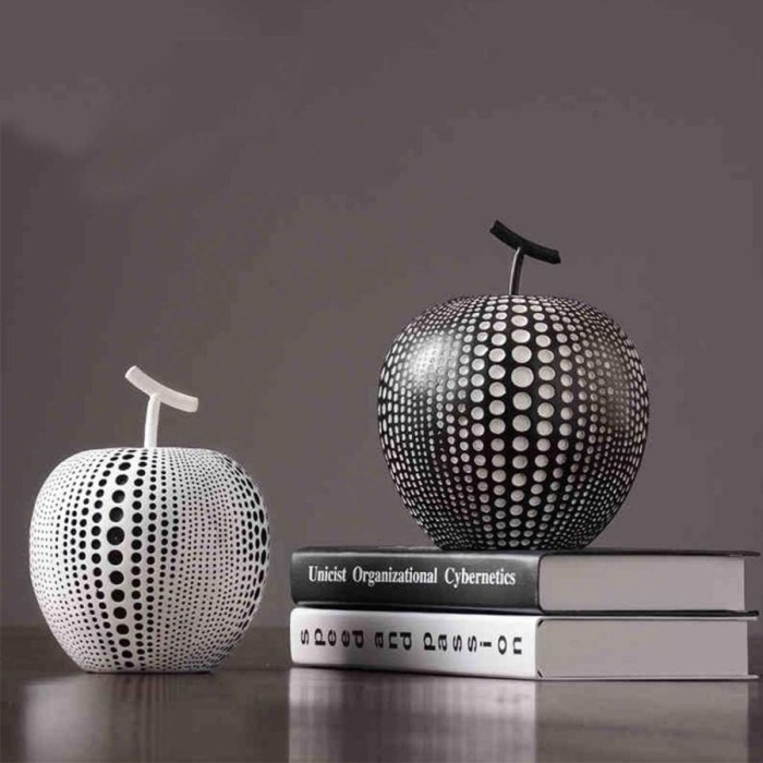 Jual Pajangan Apel 16cm Black and White Polkadot Model Yayoi Kusama ...