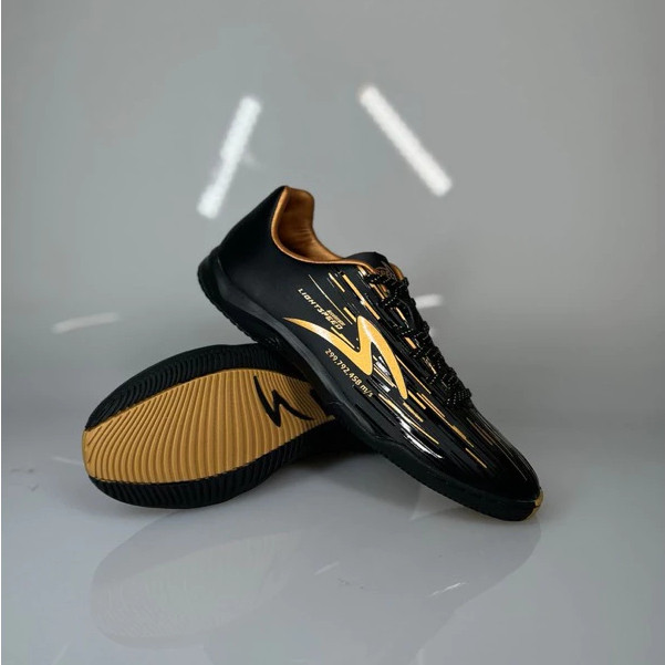 Jual Sepatu Futsal Specs Lightspeed Reborn In Black Gold Anak Dan ...