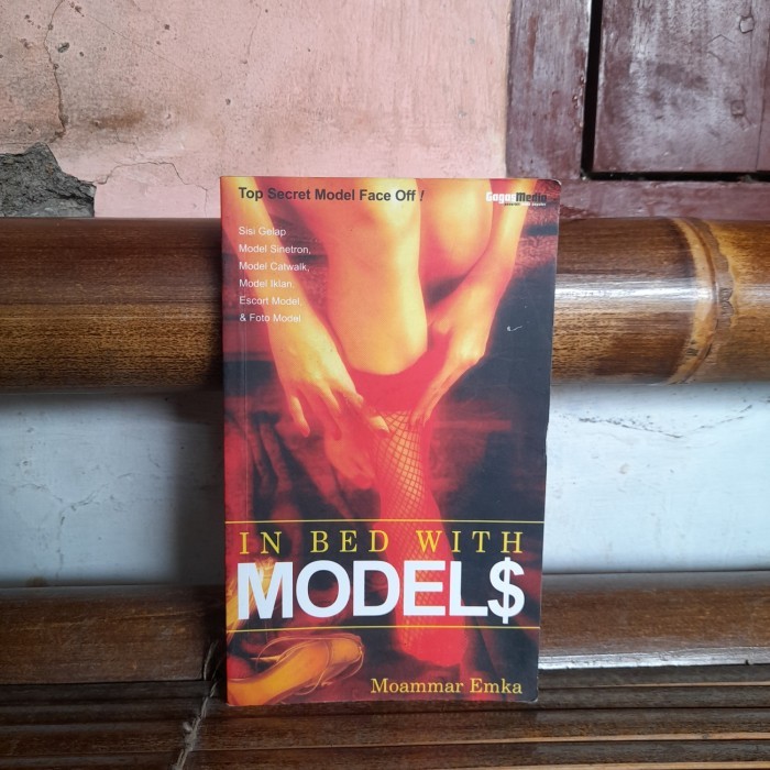 Jual ASLI BUKU In Bed With Models Top Secret Model Face Off By Moammar ...