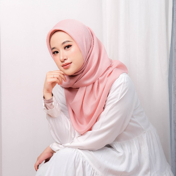 Jual Uju Style Hijab Jilbab Segi Empat Shinar Glamour Glitter Jahit Tepi | Shopee Indonesia