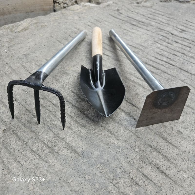 Jual Paket Hemat Isi 3 Pcs Alat Berkebun Garuk dan Cangkul Mini Gagang ...