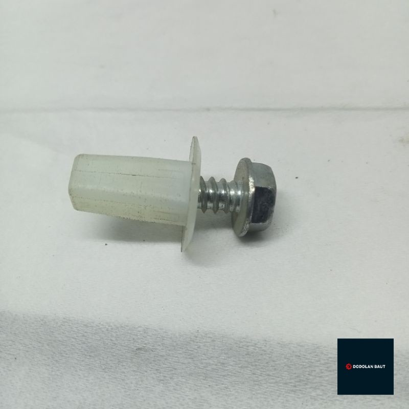 Jual Kancing Klip Ke Dudukan Baut Mobil Original 1 Set Dengan Baut ...