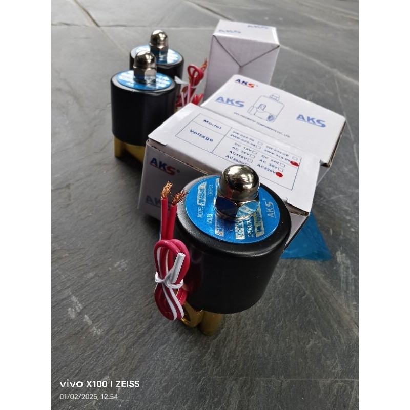 Jual Electric Solenoid Valve 220VAC kuningan model 2W-025-08 1/4" - 1/4 ...