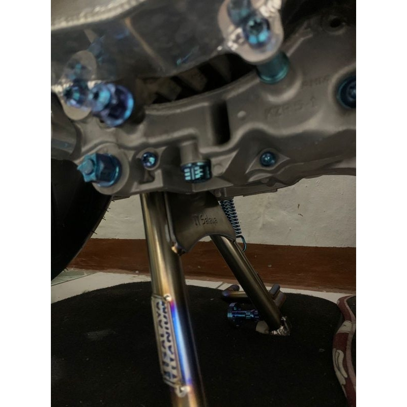Jual Baut rengkes bawah honda vario scoopy titaniumORI VIETNAM ASLI ...