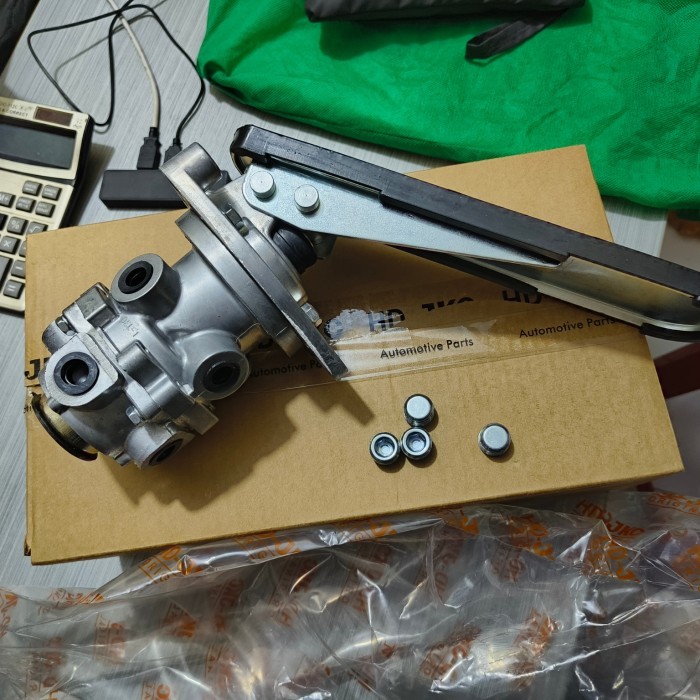 Jual PEDAL REM FUSO BRAKE VALVE MITSUBISHI FUSO BERKUALITAS | Shopee ...