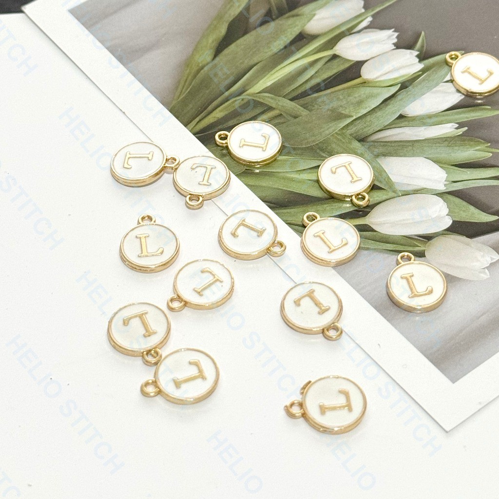 Jual 1 pcs Charm Liontin Enamel Epoxy Huruf Bulat - PUTIH tulisan GOLD ...