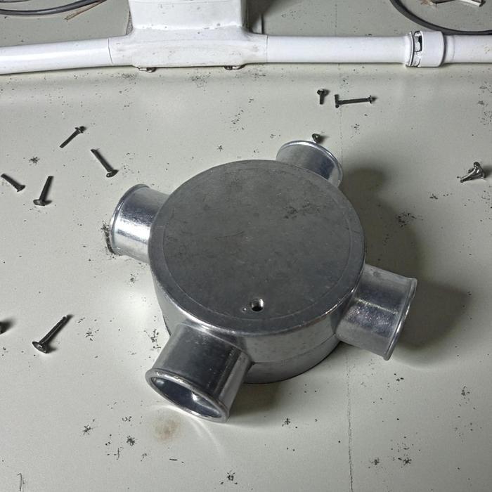 Jual Tee Dus Cabang 4 Aluminium 20mm Kotak Sambungan Pipa Kabel Listrik ...