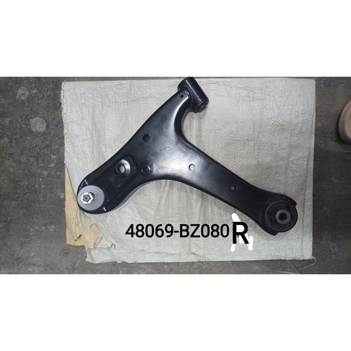 Jual LOWER ARM ASSY DAIHATSU GRANMAX 48069-BZ080 48068-BZ080 - KANAN R ...