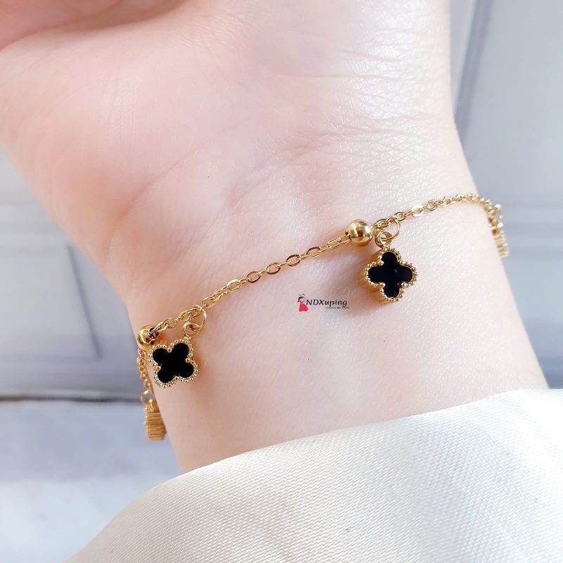 Jual Gelang Tangan TERBARU Clover Mini Rantai Titanium Mericaa Gold ...