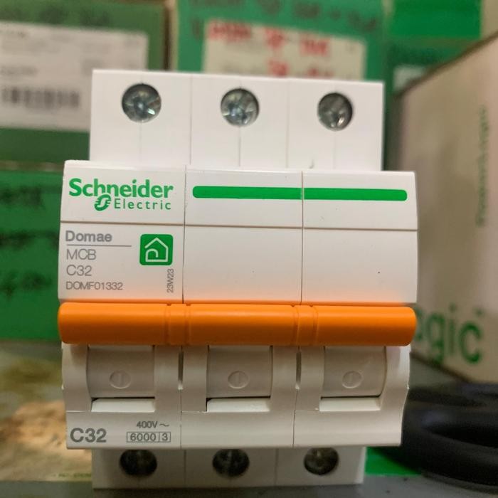 Jual MCB DOMAE 3P 32A SCHNEIDER ORIGINAL MCB 3PHASE New type | Shopee ...