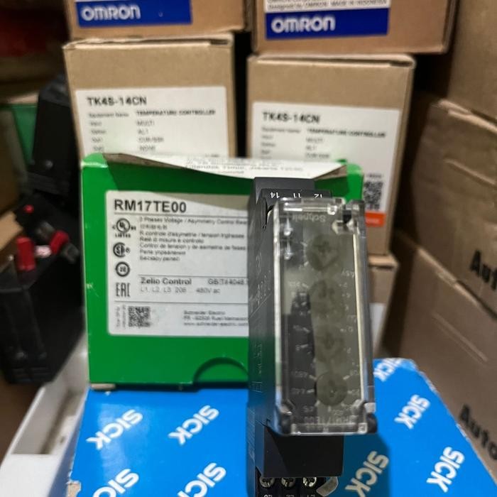 Jual RM17TE00 SCHNEIDER 3 PHASE VOLTAGE CONTROL RELAY | Shopee Indonesia