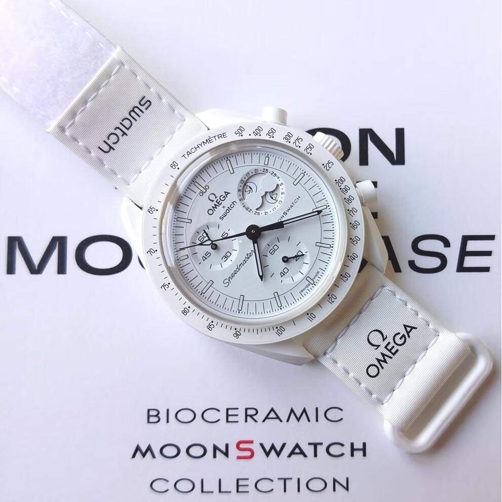 Jual Omega & Swatch Jam tangan Unisex SO33W700 x S-noopy putih ...