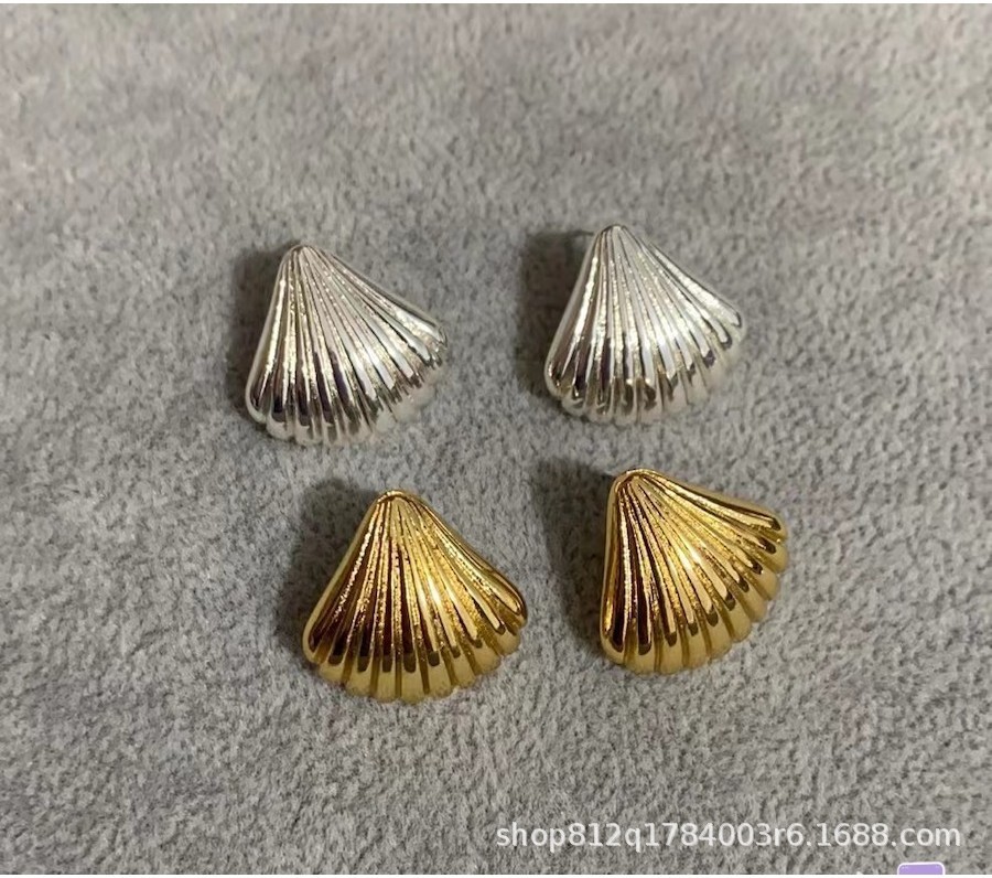 Jual Anting-anting Cantik Anjing dan anting shell lautan yang sama di ...