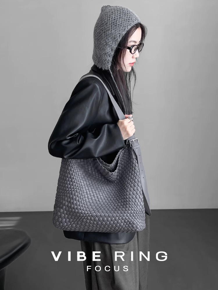 Jual Vibe Ring / Fashion anyaman tote semi musim panas 2025 baru ...