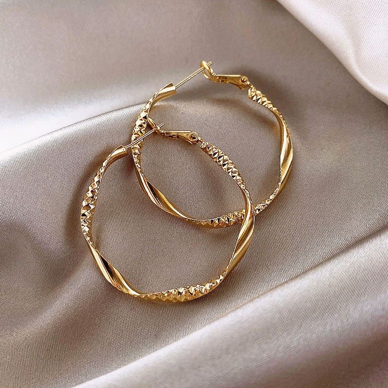 Jual Anting-anting besar tidak beraturan dengan lingkaran geometris ...