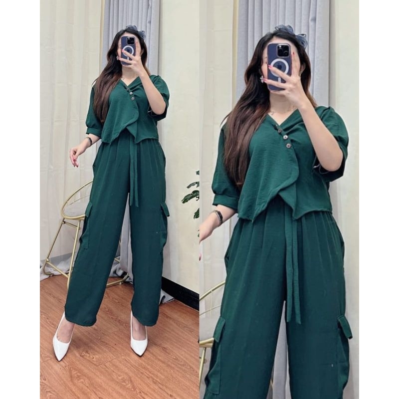 Jual ONE SET CROP TOP TERBARU/ SETELAN WANITA VIRAL/ SETELAN WANITA KEKINIAN/ ONE SET CARGO ...