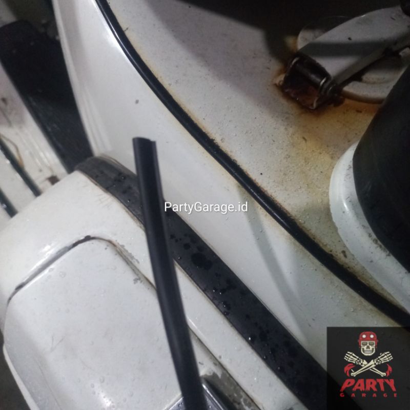 Jual KARET LIS TANGKI MENGKILAP VESPA LIST TANGKI BENSIN METERAN ...