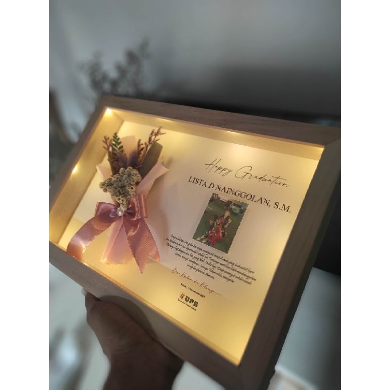 Jual Kado wisuda buket bunga box frame 3dimensi/ Kado unik Batam ...
