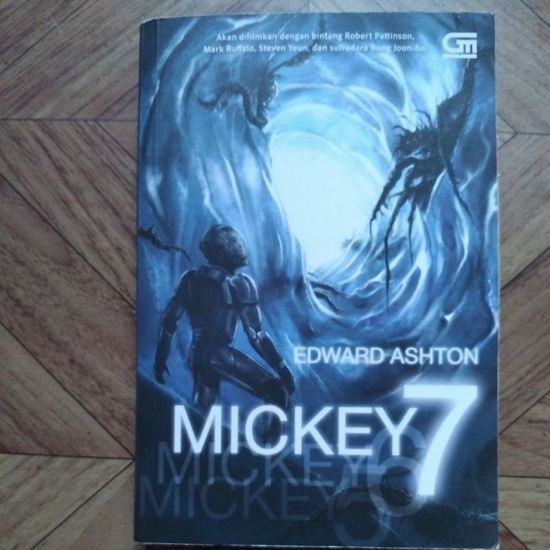 Jual Preloved original novel terjemahan Mickey 7 oleh Edward Ashton | Shopee Indonesia