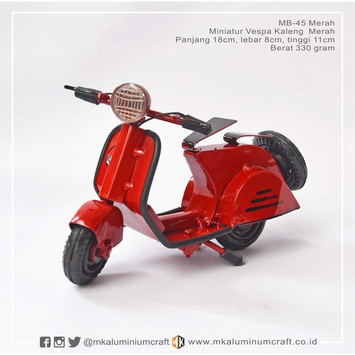 Jual miniatur sepeda motor vespa jadul bahan logam kaleng warna merah ...