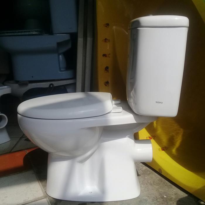 Jual kloset closed toiletduduk toto buangan tembok type sw 660 j ...