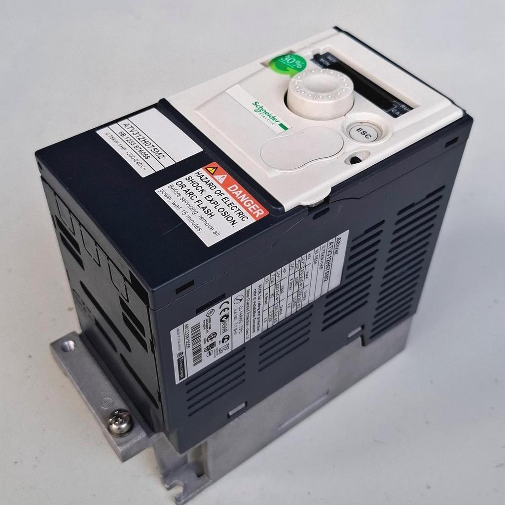 Jual inverter schneider ATV312H075M2 0.75kw 220v 1phase input | Shopee ...